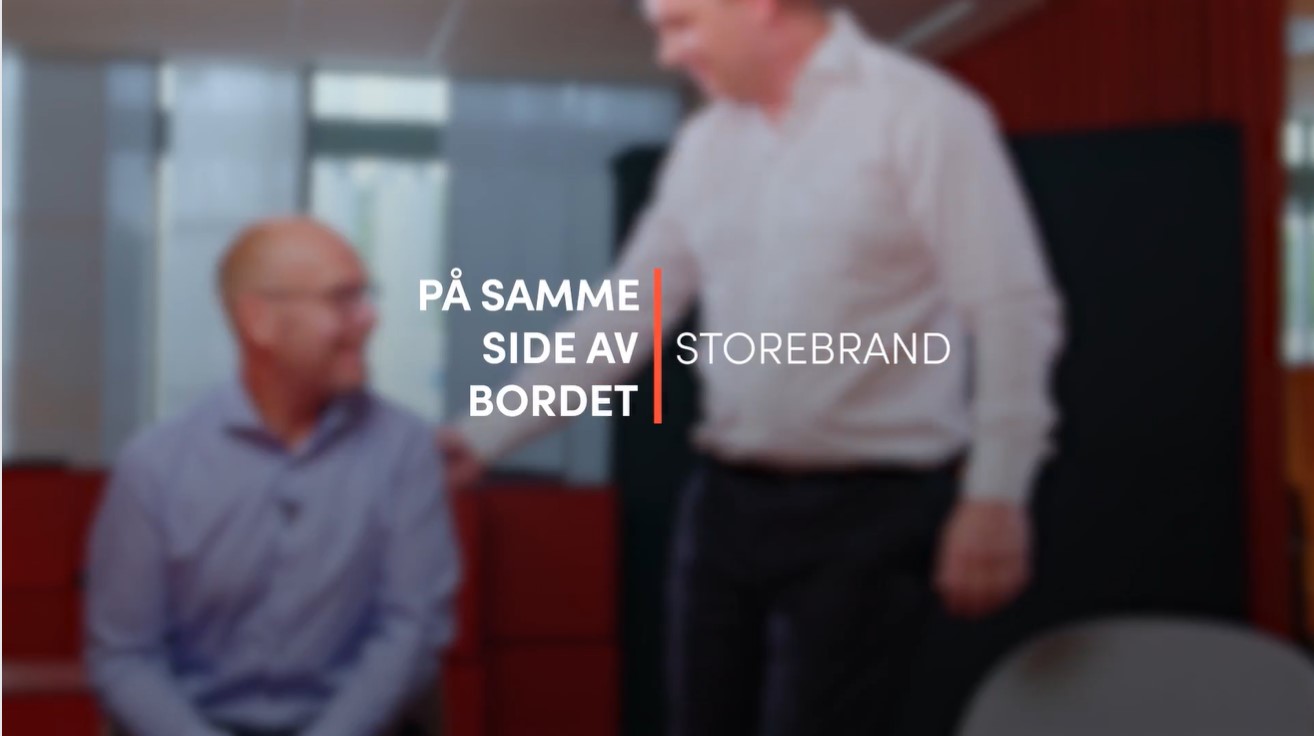 På samme side av bordet som Storebrand - Crayon