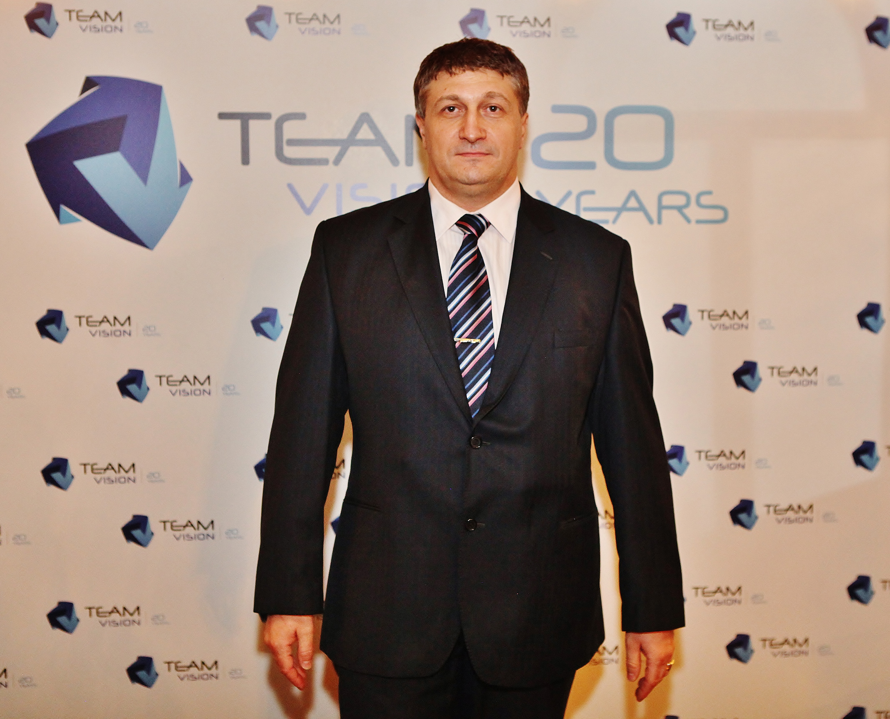 Team VISION Bulgaria and Crayon pull together - Crayon